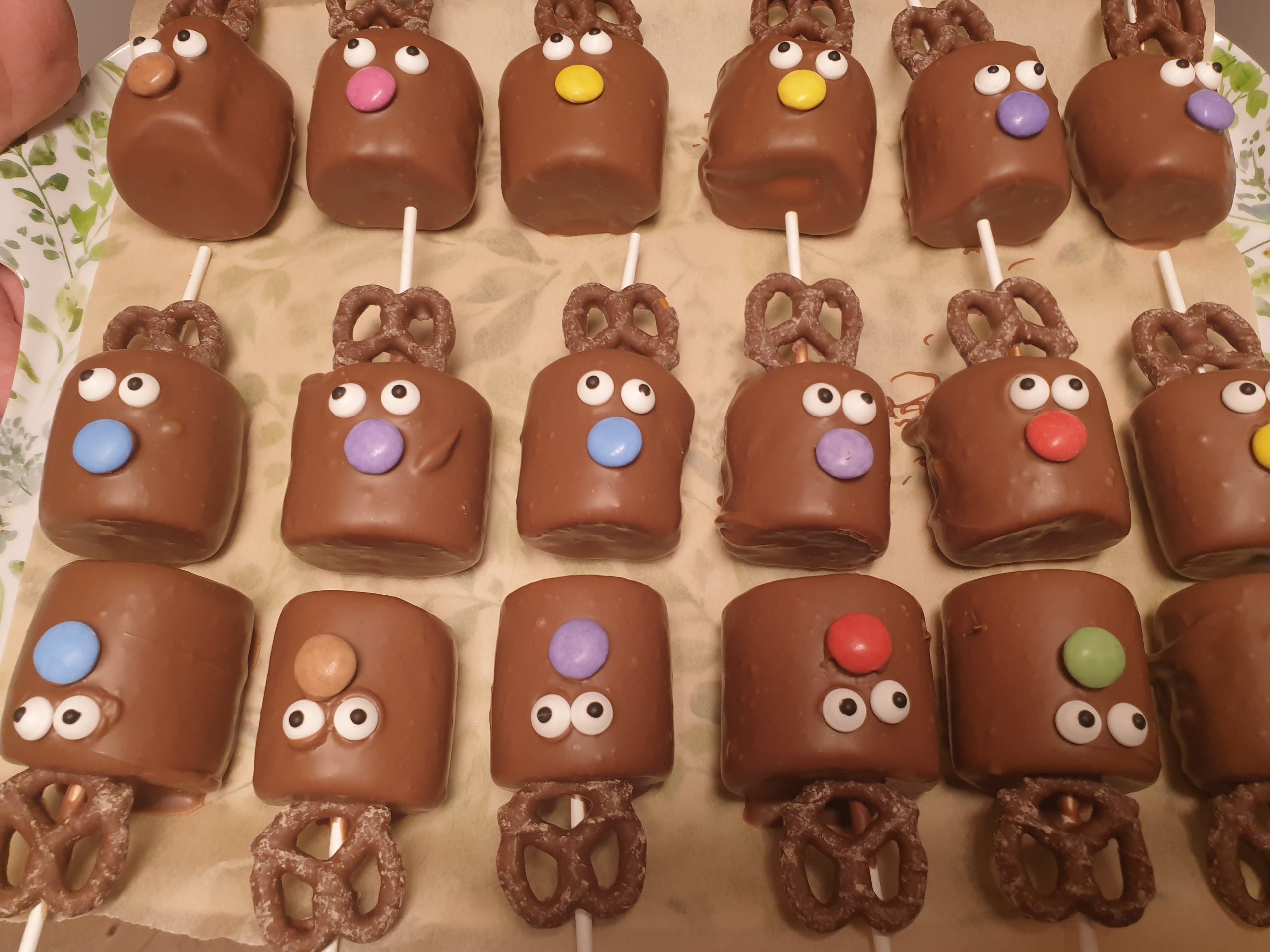 Chocolate Dipped Marshmallow Reindeer Reindeer Marshmallows